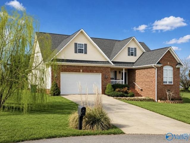 92 Lake Ridge Cir, Guntersville, AL 35976