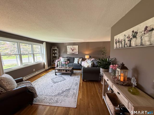 92 Laurel Ln, Simsbury, CT 06070 | MLS #24164 | Compass