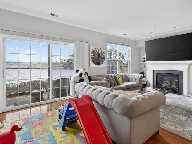 92 Lyon Ct