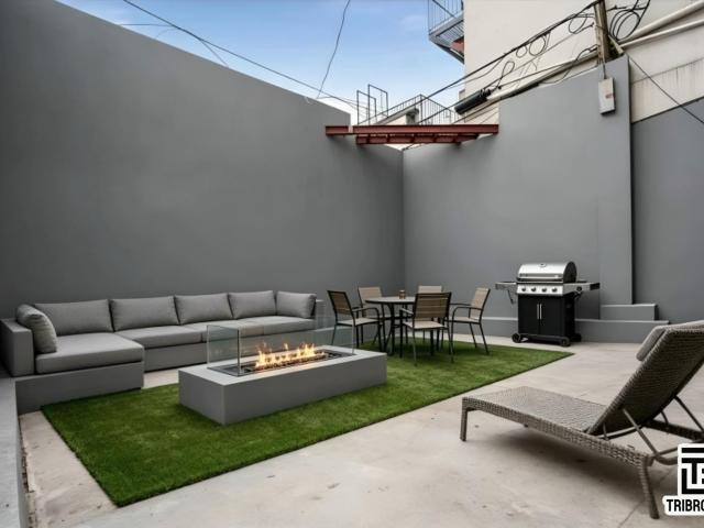 92 Manhattan Avenue, Brooklyn, NY