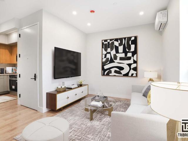 92 Manhattan Avenue, Brooklyn, NY
