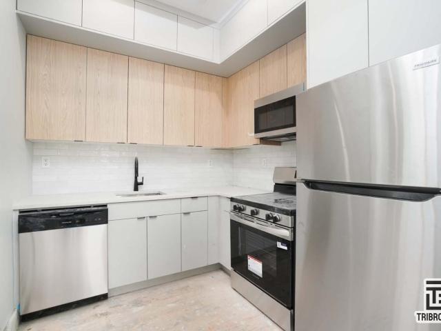 92 Manhattan Avenue, Brooklyn, NY