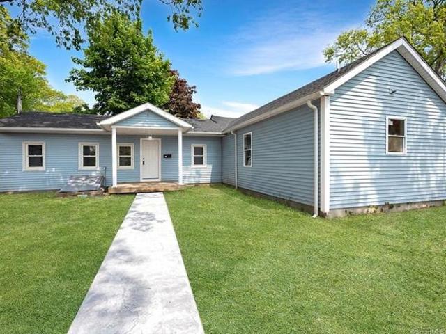 92 Manila St, Watertown, CT 06779