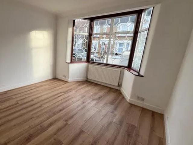 92 Matlock Road, London, E10 6DJ, United Kingdom | 4 bed townhouse for rent #114381789 | Rentberry