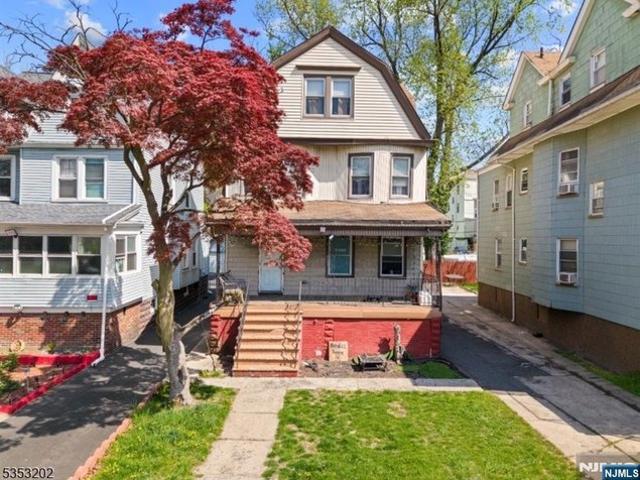 92 N Oraton Pkwy, East Orange, NJ 07017