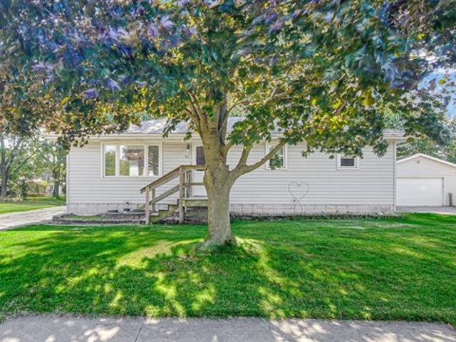 92 N County Line Rd, Hobart, IN 46342