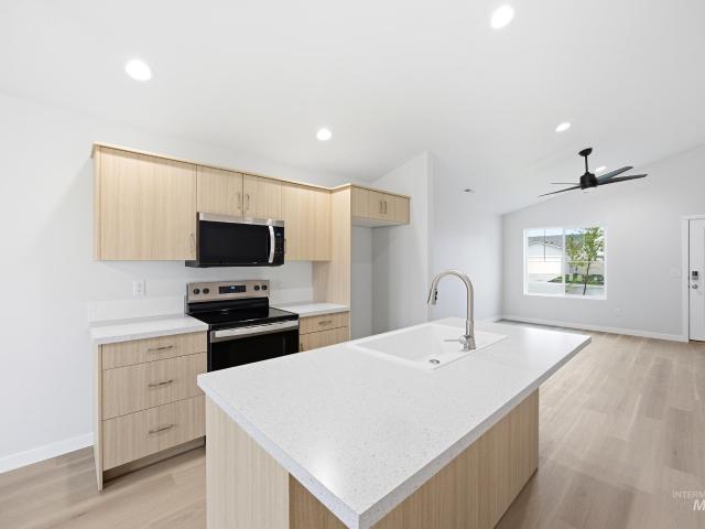 92 N Tideberry Ave