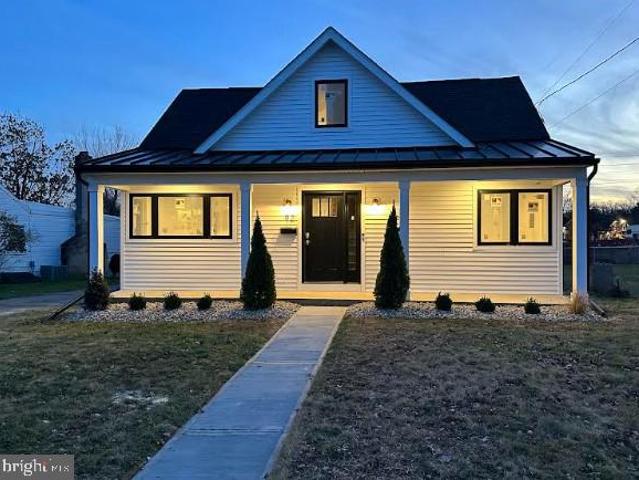 92 Pennwood Dr, Ewing, NJ 08638 | MLS #NJME2074
