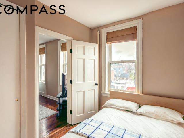 92 Perry Street 19