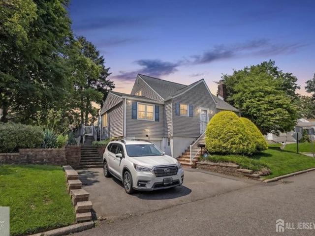 92 Silver Lake Ave, Edison, NJ 08817