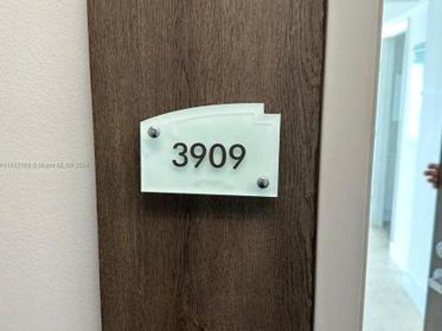 92 SW 3rd St #3909, Miami, FL 33130