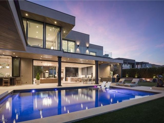 92 Sun Glow Ln, Las Vegas, NV 89135