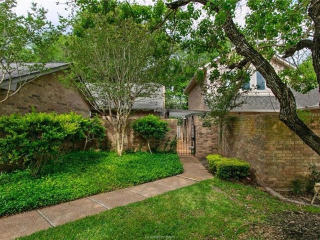 9304 Essex Grn, College Station, TX 77845