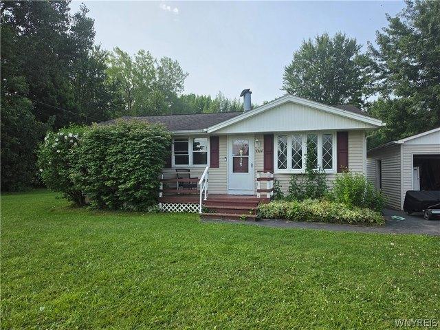 9304 Fisk Rd, Akron, NY 14001