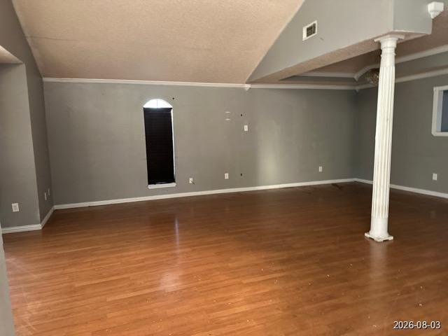 9304 Pine Village