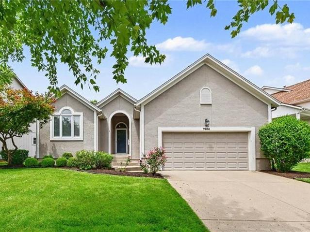 9304 W 125th St, Overland Park, KS 66213