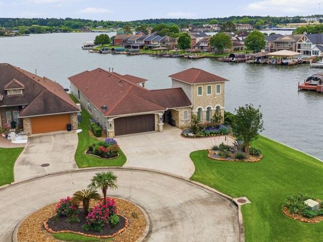 9305 Old River Ct E, Montgomery, TX 77356