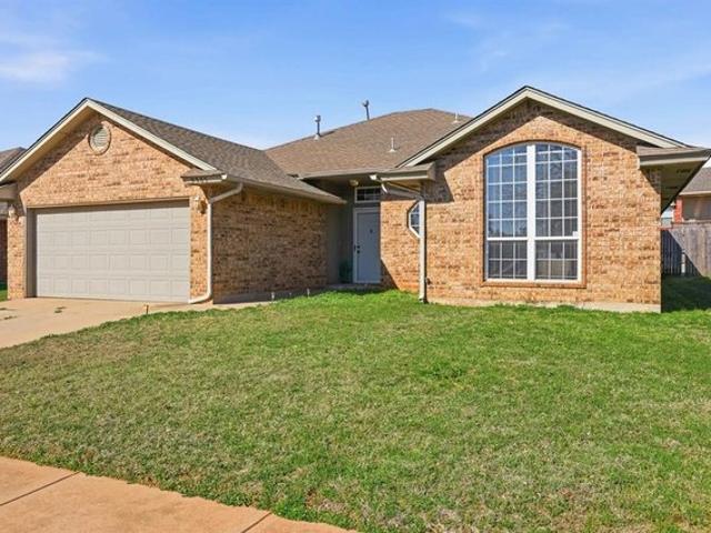 9305 Crooked Creek Ln, Moore, OK 73160