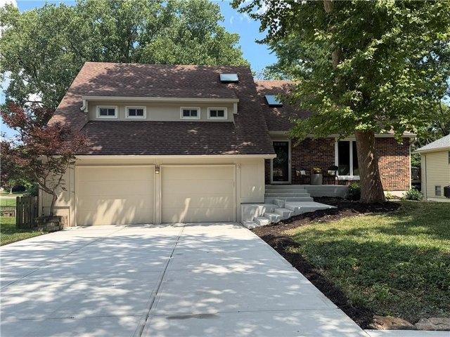9307 Alden St, Lenexa, KS 66215