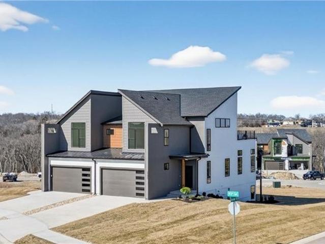 9307 Aminda St, Lenexa, KS 66227