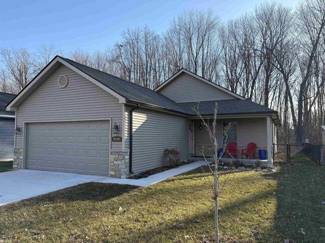 9309 Oakdale St, Algonac, MI 48001