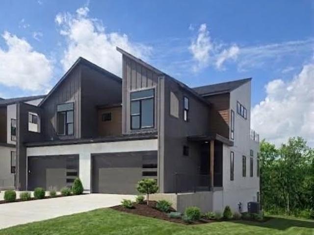 9309 Aminda St, Lenexa, KS 66227