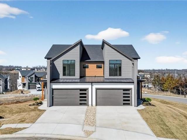 9309 Aminda St, Lenexa, KS 66227