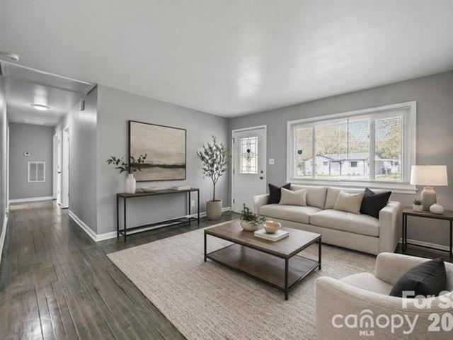 9300 Edgevale Dr, Charlotte, NC 28216