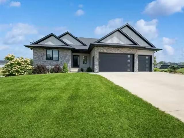 9300 FEATHER RIDGE WAY, CEDAR RAPIDS, IA 52411 Single Family R.