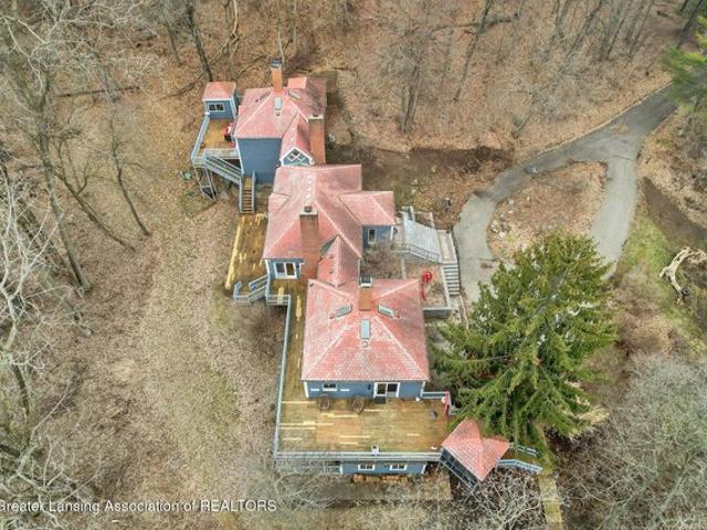 9300 Lookout Point Dr, Laingsburg, MI 48848