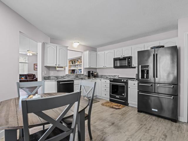 9300 Prairieview Trail N