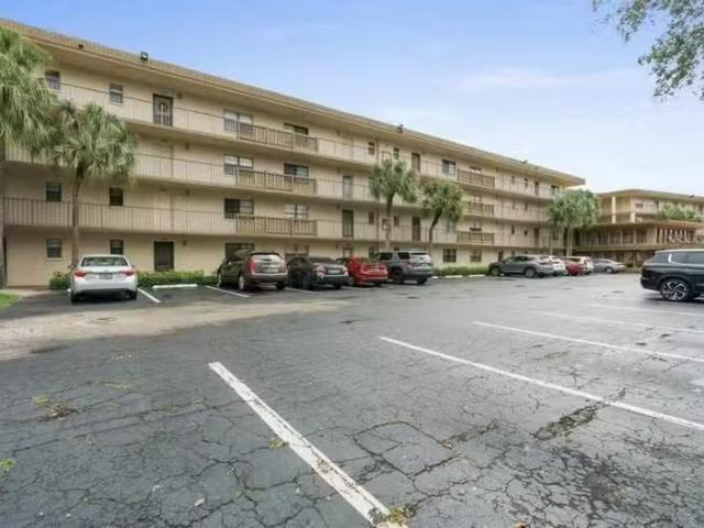 9300 SW 8th St #301, Boca Raton, FL 33428 MLS RX 10969470