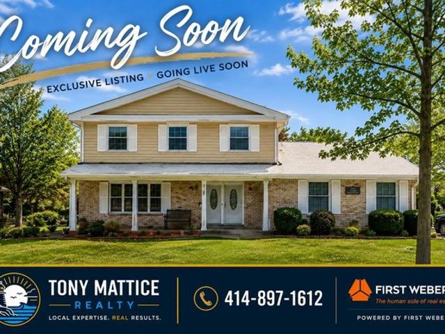 9301 S Sherwood Dr, Franklin, WI 53132