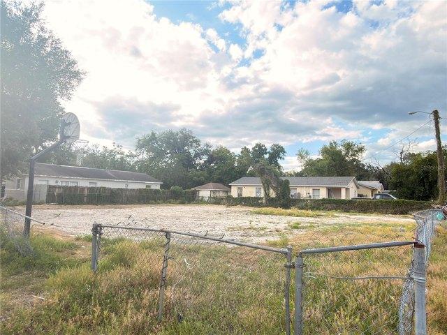 9302 N 12th St, Tampa, FL 33612
