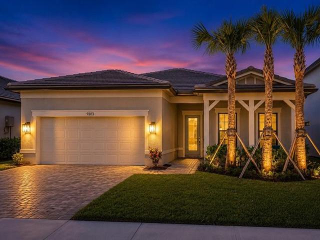 9303 Cape Honey Bee Ln, Lake Worth, FL 33467