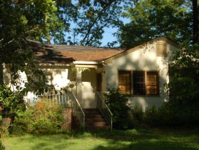 $930 / 3br 1200ft² Great Older Home Close to Campus 220 N. Debardeleben St Auburn Al map