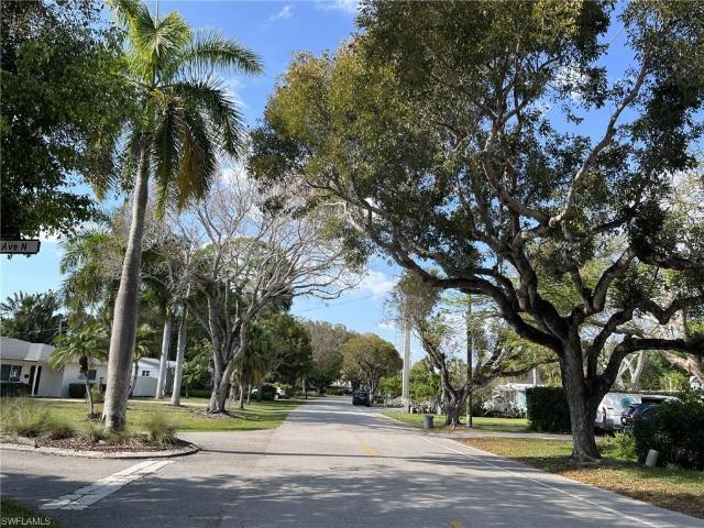 930 13th St N, Naples, FL 34102 | MLS #226013 | Compass