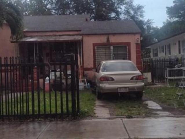 930 76th St NW, Miami, FL 33150
