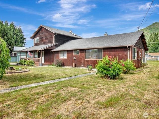 930 Commercial Ave, Darrington, WA 98241