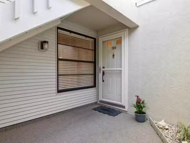 930 Capri Isles Blvd #120, Venice, FL 34292 MLS N6138368