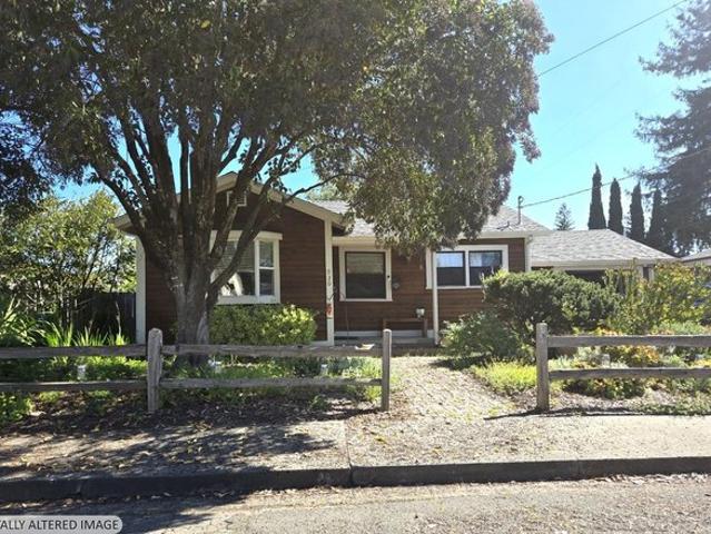 930 Georgia St, Santa Rosa, CA 95404