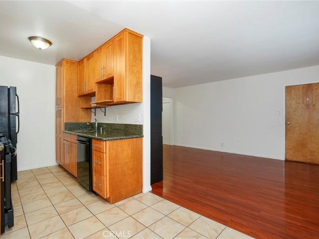 930 E 1st