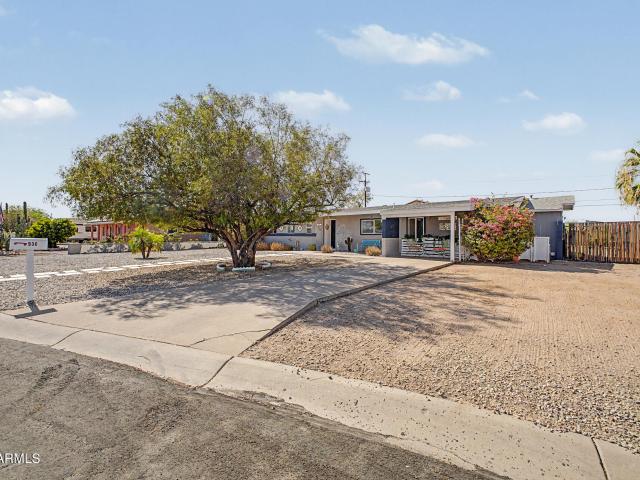 930 e desert avenue