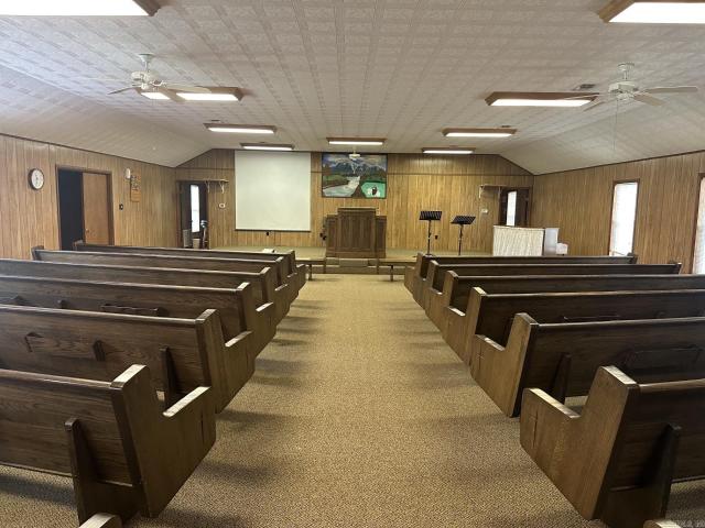 930 E Hwy 225
