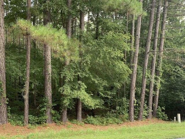 930 Eagles Harbor Dr, Hodges, SC 29653