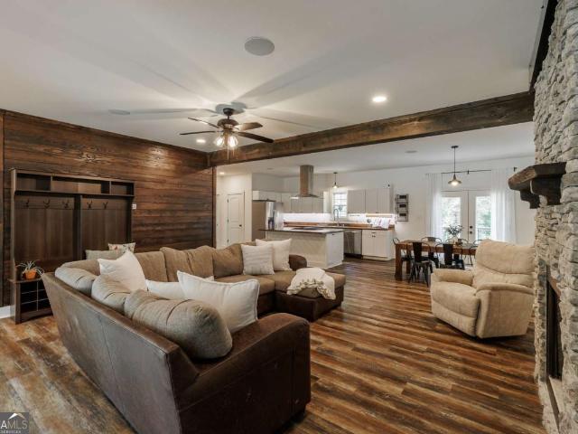 930 James Holcomb Road