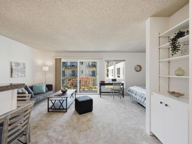 930 Peninsula Avenue 306
