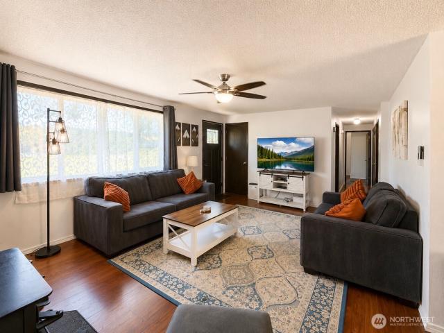 930 Robin Hood Loop