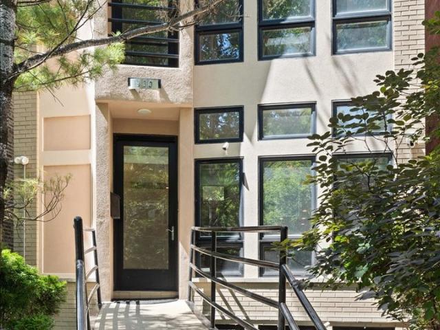 930 W Wolfram Street
