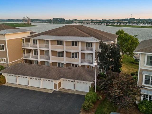 930 W Savidge St Unit 20, Spring Lake, MI 49456